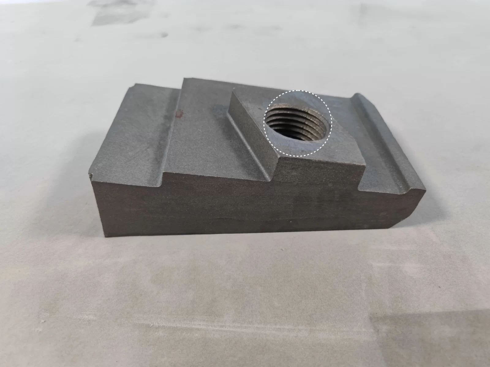 Robust Cast Threaded Holes in High Manganese & High Chrome Steel